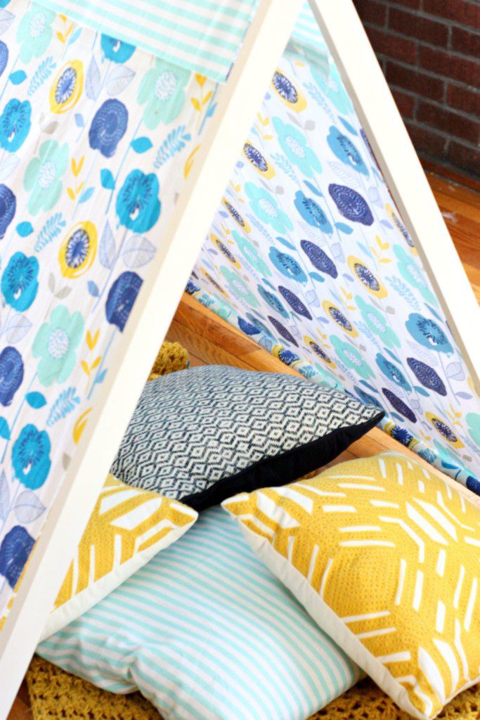 DIY Kids Play Tent | DIY Craft Projects | The Pretty Life Girls