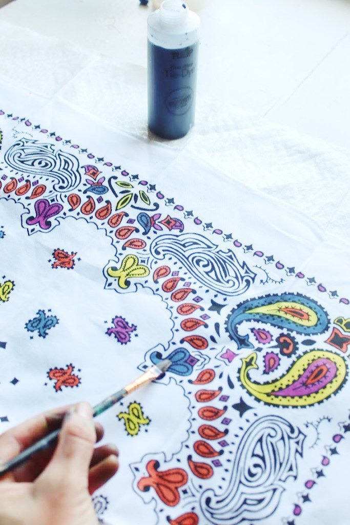 5 DIY Tie Dye Bandanas, 5 Ways! | The Pretty Life Girls