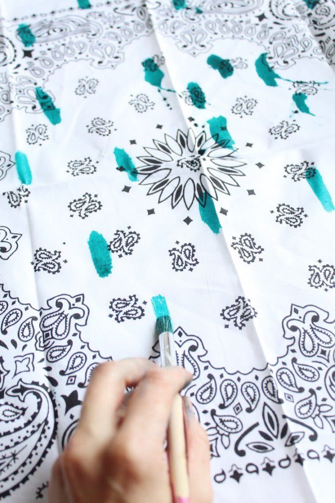 5 DIY Tie Dye Bandanas, 5 Ways! | The Pretty Life Girls