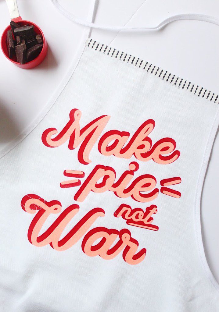 DIY "Make Pie" Apron | The Pretty Life Girls