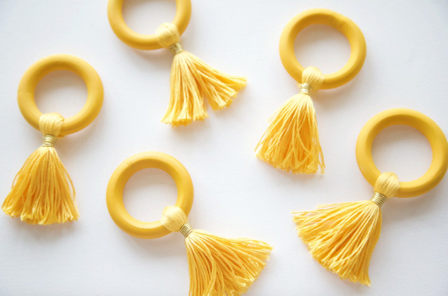 DIY Ombre Dyed Napkins + Bonus Tassel Napkin Rings Tutorial | The ...