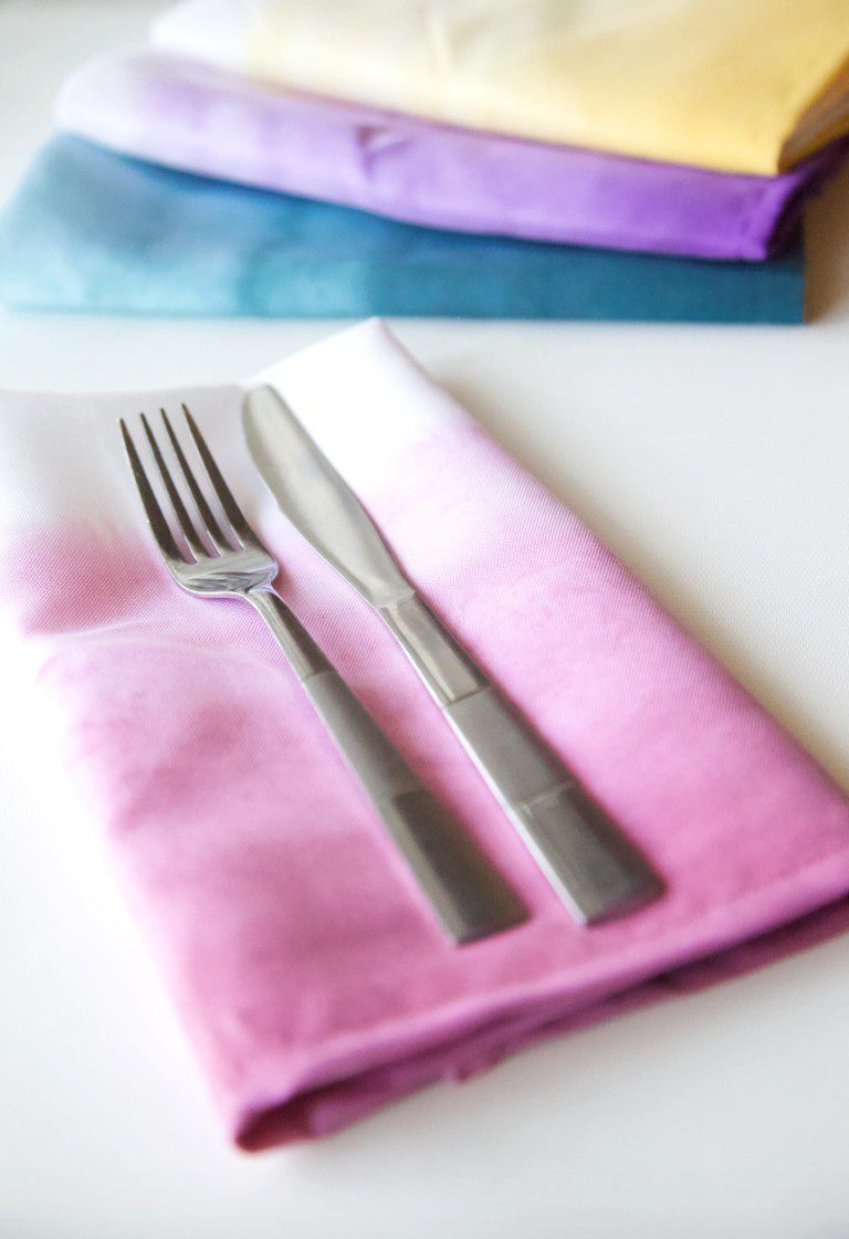 DIY Ombre Dyed Napkins + Bonus Tassel Napkin Rings Tutorial | The ...