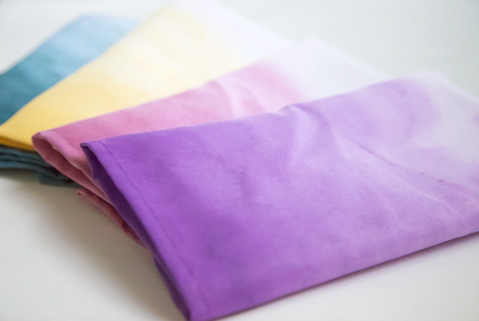 DIY Ombre Dyed Napkins + Bonus Tassel Napkin Rings Tutorial | The ...