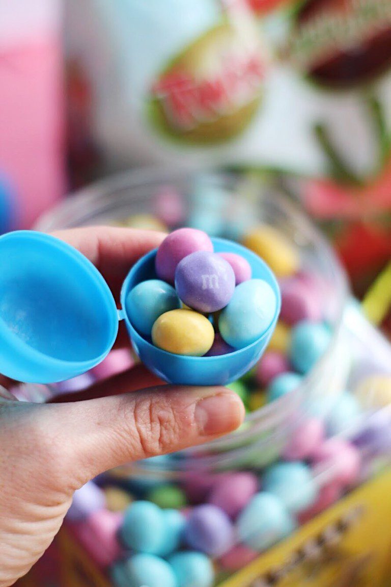 DIY Graphic Monogrammed Easter Baskets | The Pretty Life Girls