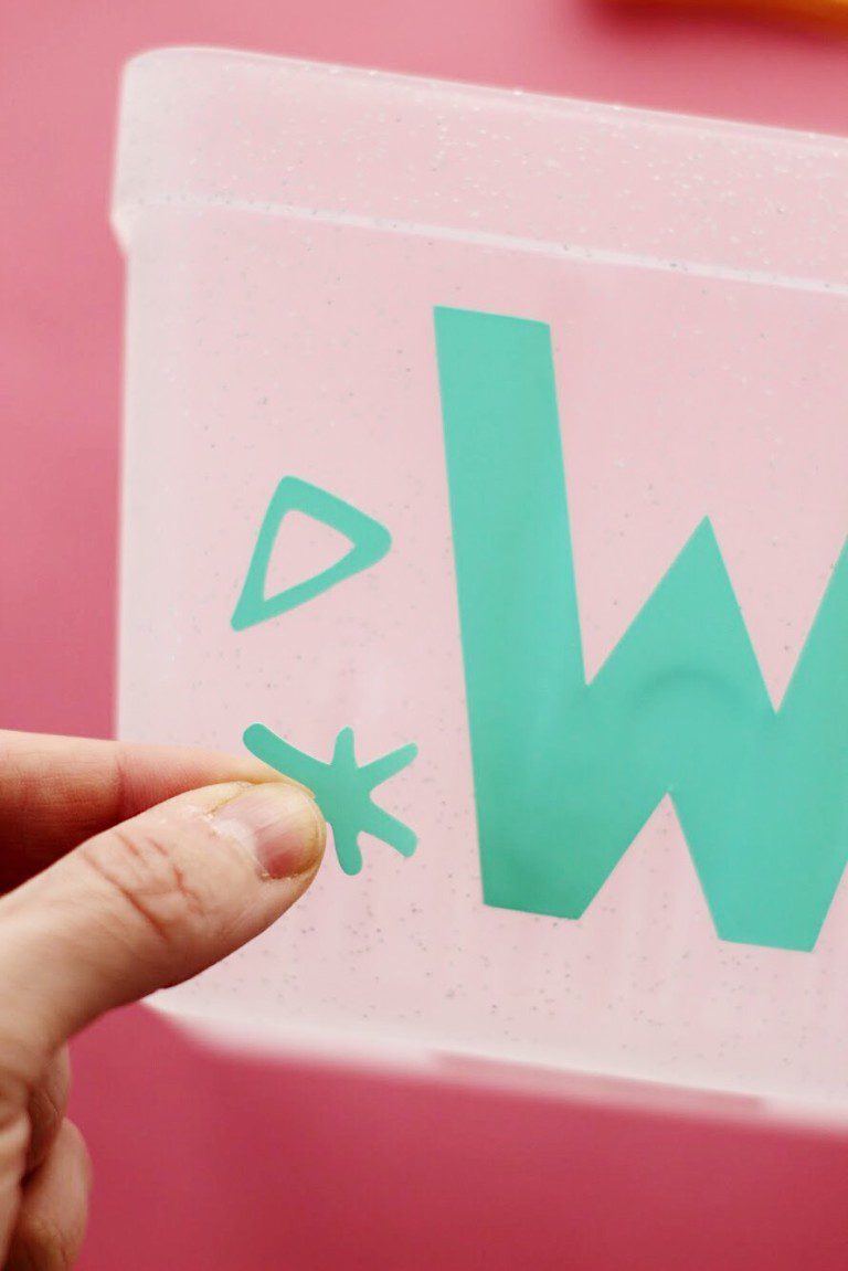 DIY Graphic Monogrammed Easter Baskets | The Pretty Life Girls