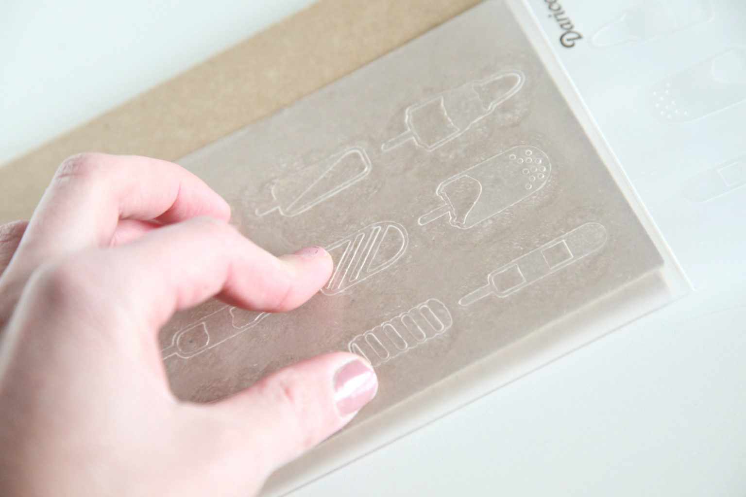 DIY Embossed Summer Journals | The Pretty Life Girls