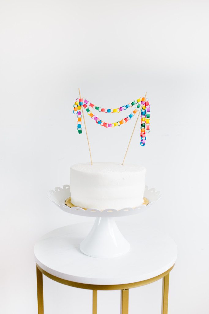 Adorable DIY Mini Paper Chain Cake Topper Tutorial | The Pretty Life Girls