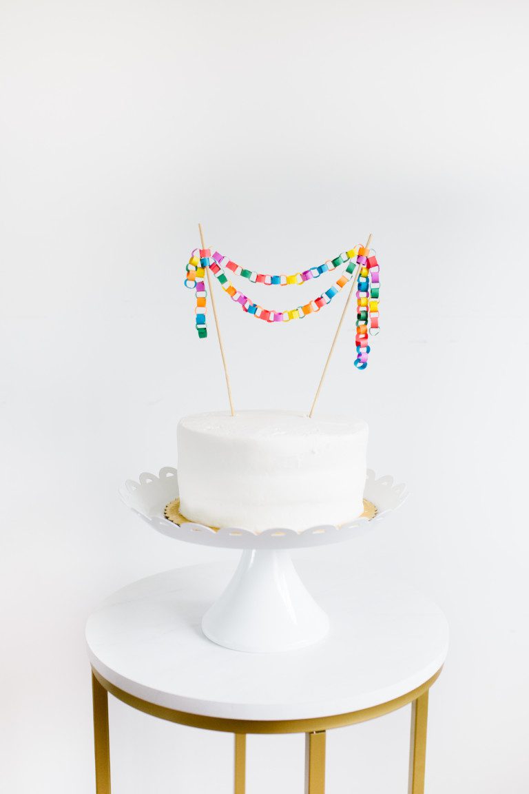 Adorable DIY Mini Paper Chain Cake Topper Tutorial | The Pretty Life Girls
