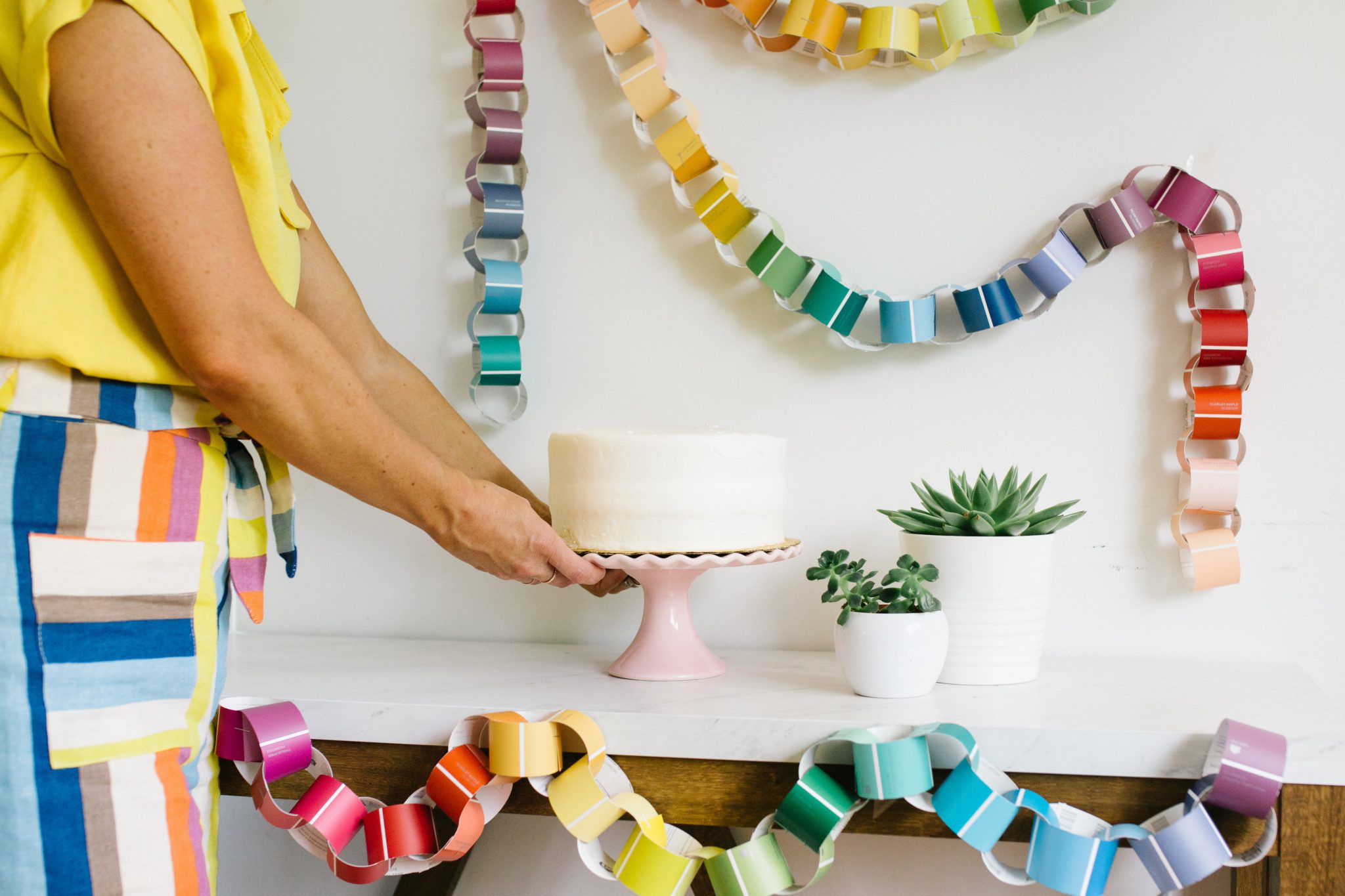 How to make a DIY Paint Chip Paper Chain Garland | The Pretty Life Girls