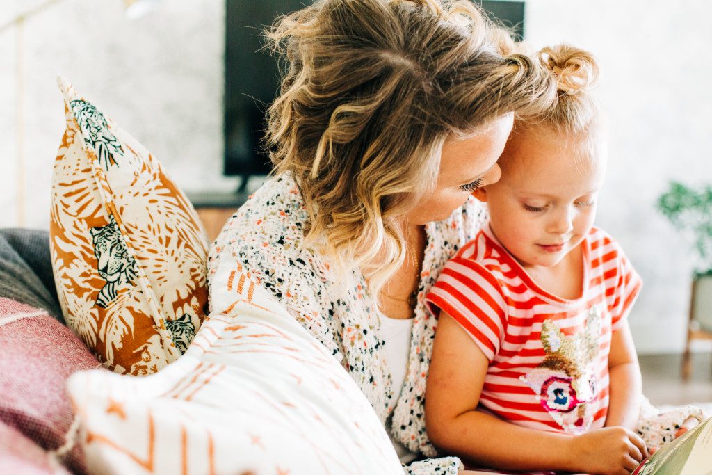 How to Decorate a Rental Home: 5 Easy Ways | The Pretty Life Girls