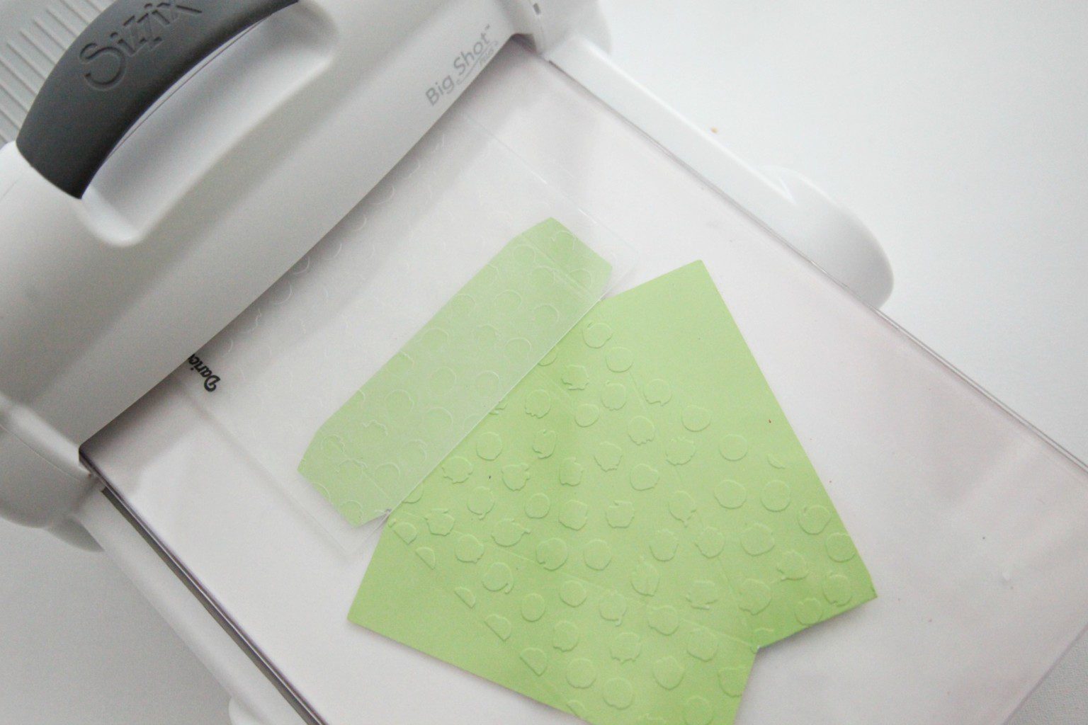 DIY Embossed Pie Slice Boxes | The Pretty Life Girls