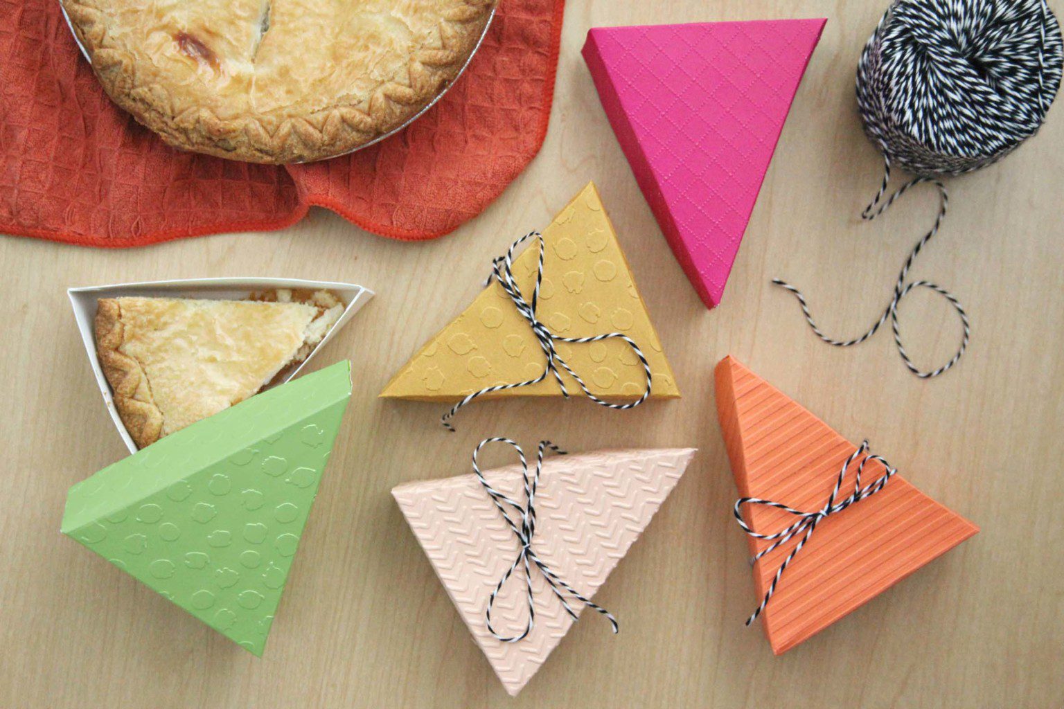 DIY Embossed Pie Slice Boxes | The Pretty Life Girls