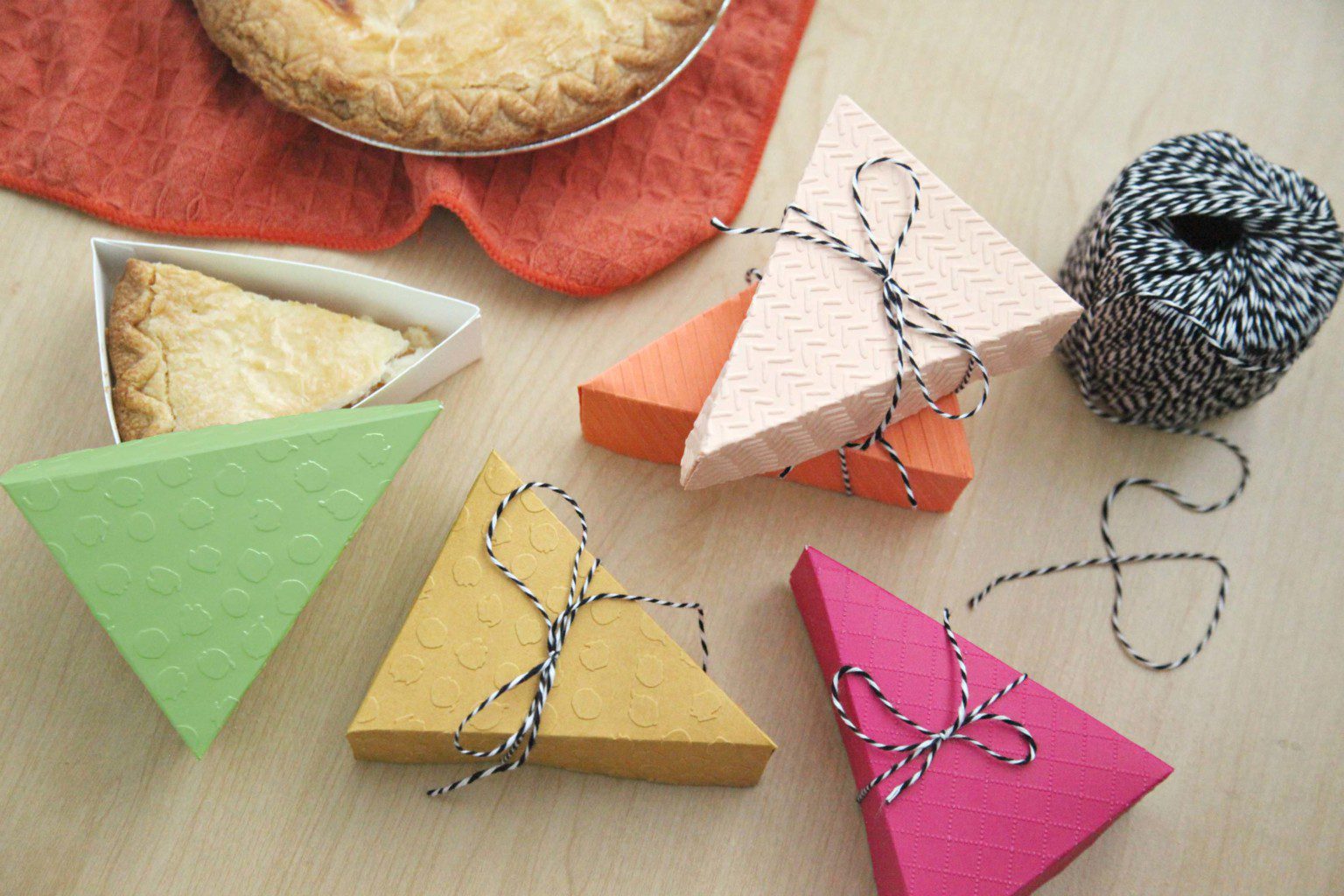 DIY Embossed Pie Slice Boxes | The Pretty Life Girls