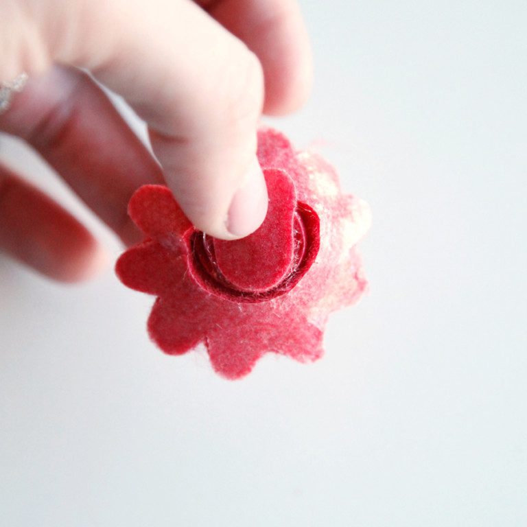 How to Cut Felt with the Silhouette CAMEO 3: DIY Felt Flower Valentine ...