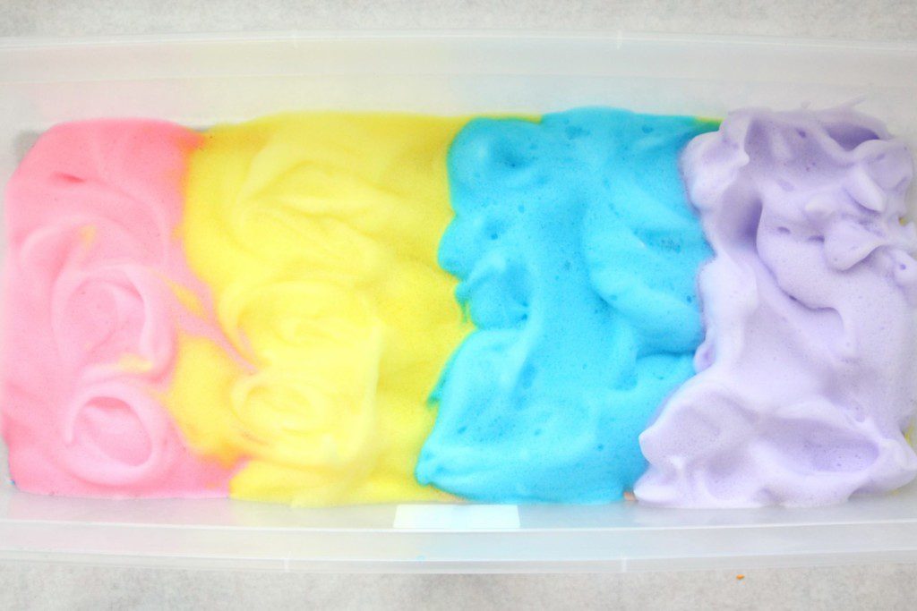How to Make DIY Unicorn Bubbles: A Step by Step Tutorial | The Pretty ...