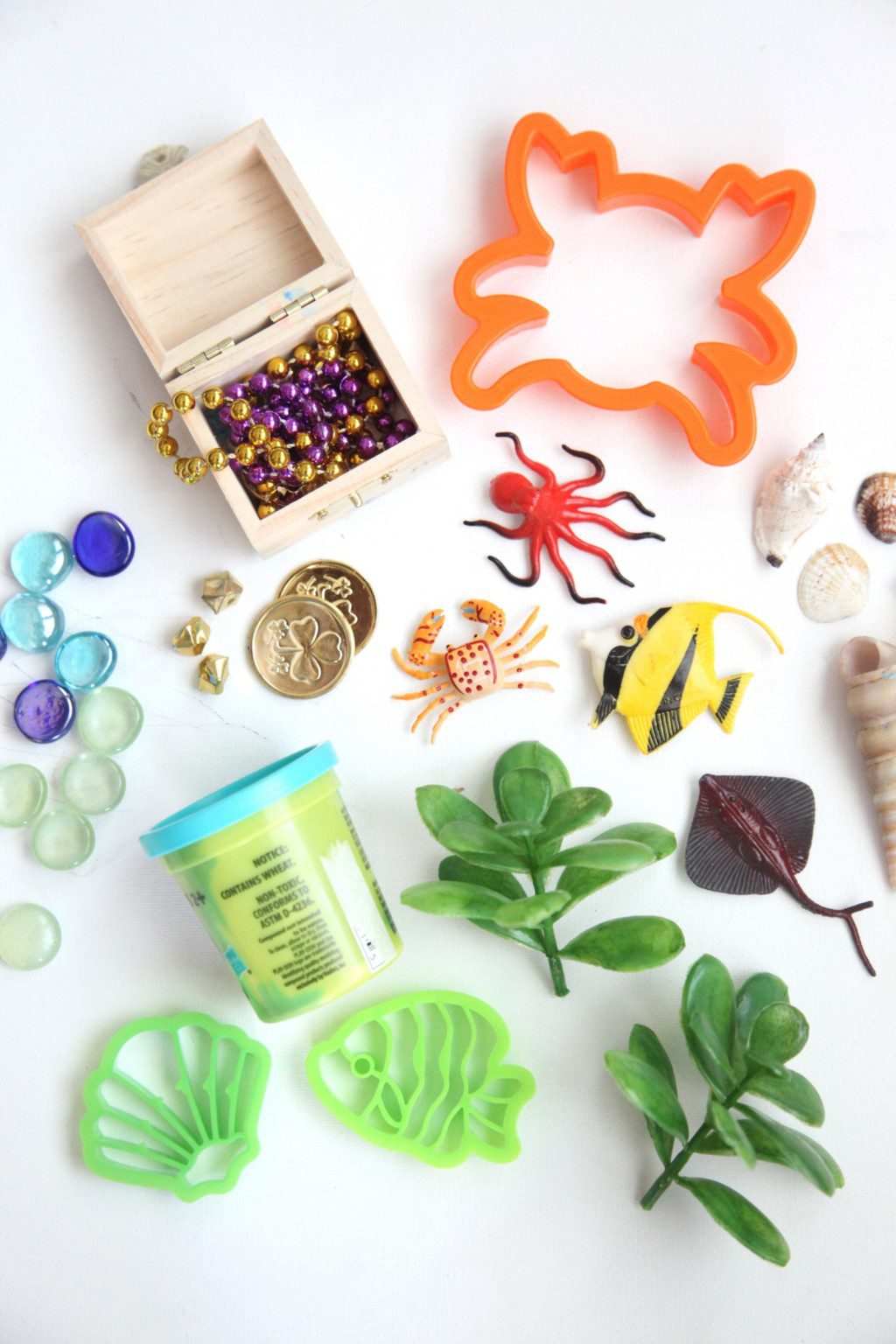 Our Favorite Themed Play Doh Kits | The Pretty Life Girls