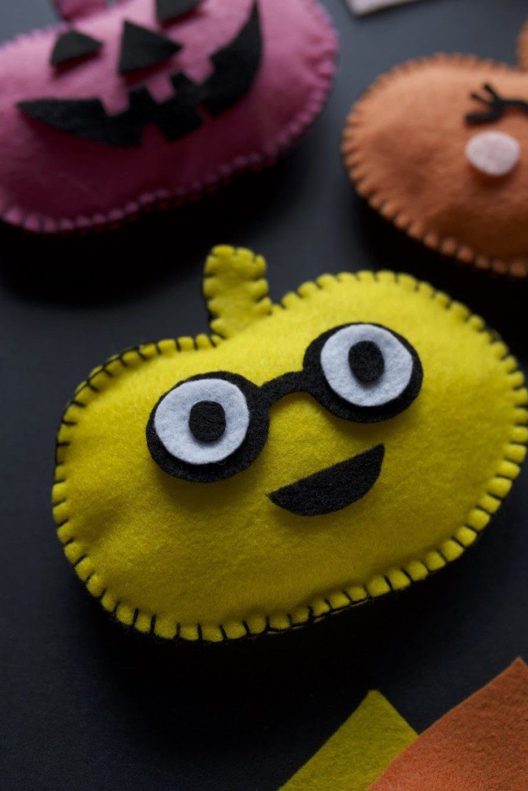 Fall Crafts: DIY Felt Pumpkin Faces | The Pretty Life Girls