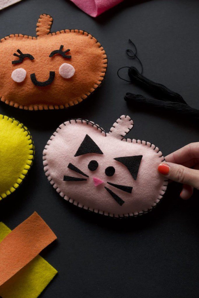 Fall Crafts: DIY Felt Pumpkin Faces | The Pretty Life Girls