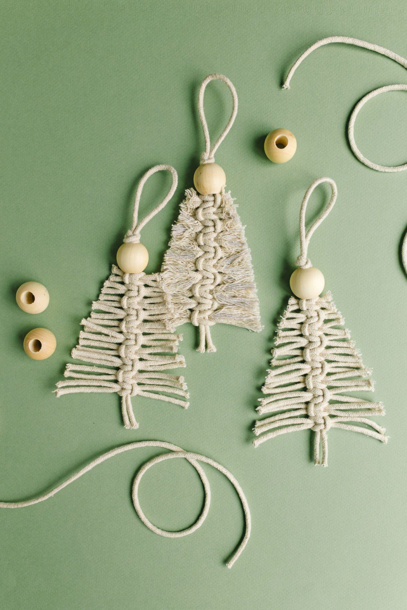 Holiday Crafts: DIY Macrame Christmas Ornament | The Pretty Life Girls
