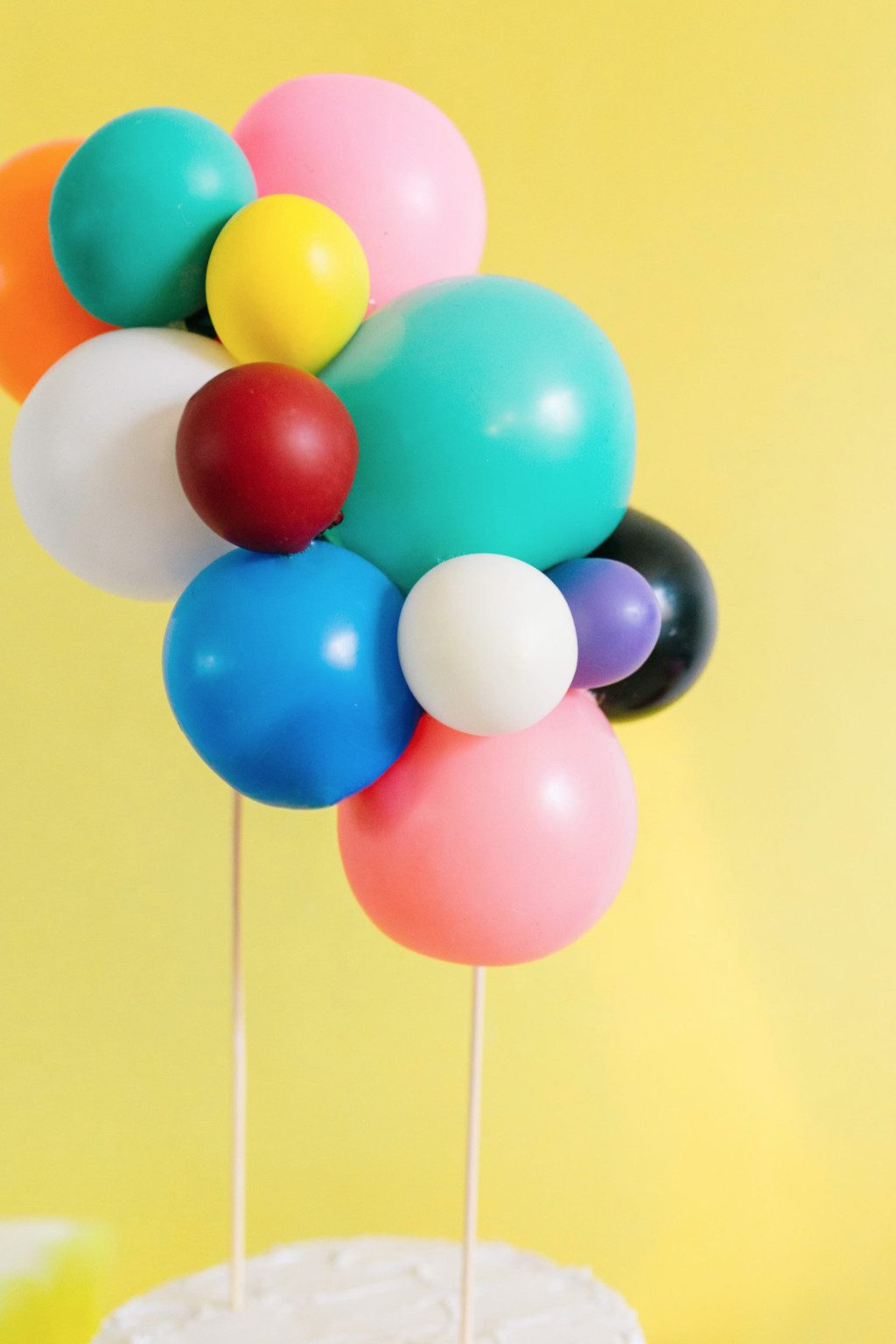 How to Make a Mini Balloon Cake Topper | The Pretty Life Girls