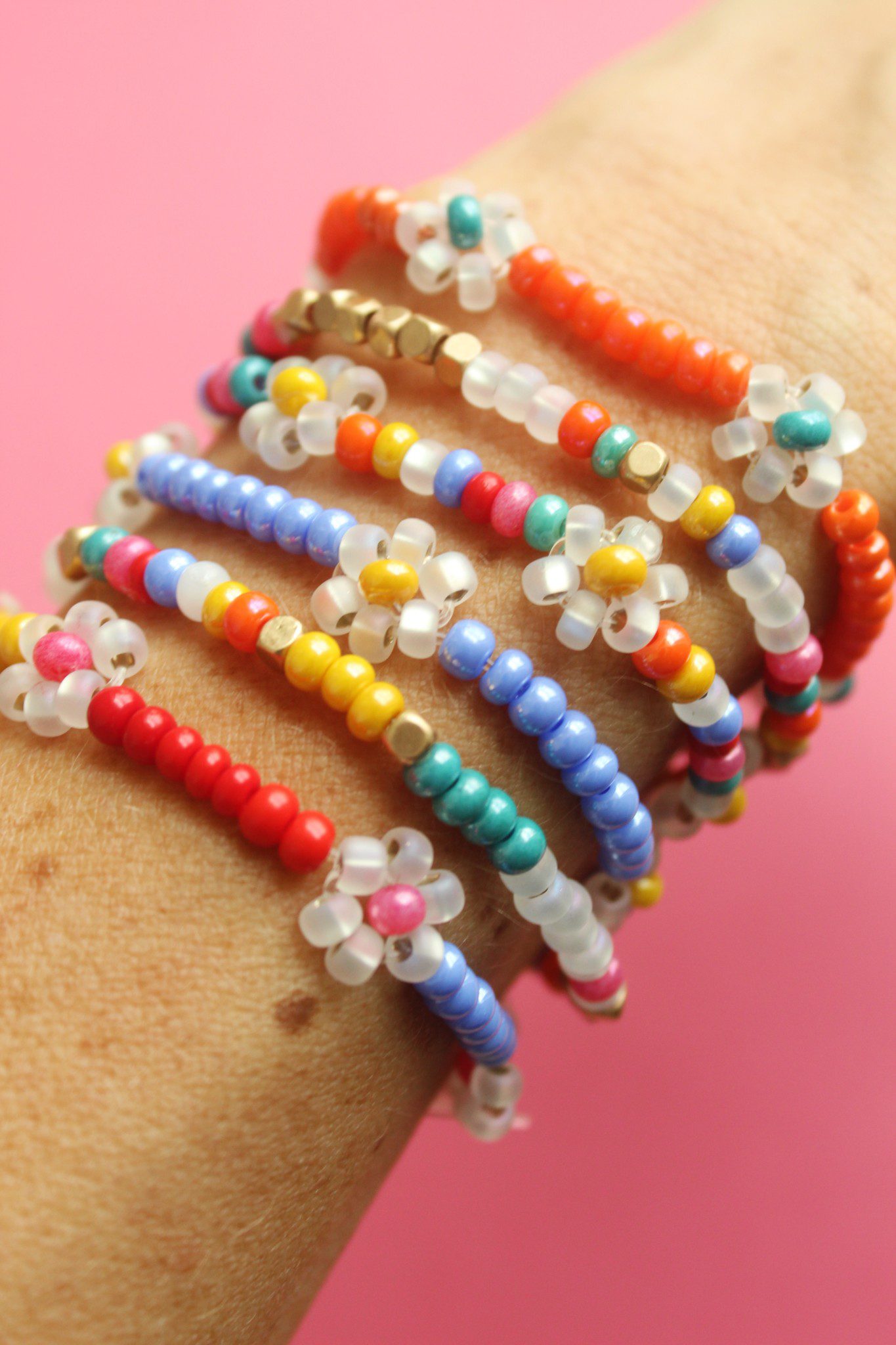 DIY Beaded Daisy Chain Bracelet Tutorial | The Pretty Life Girls