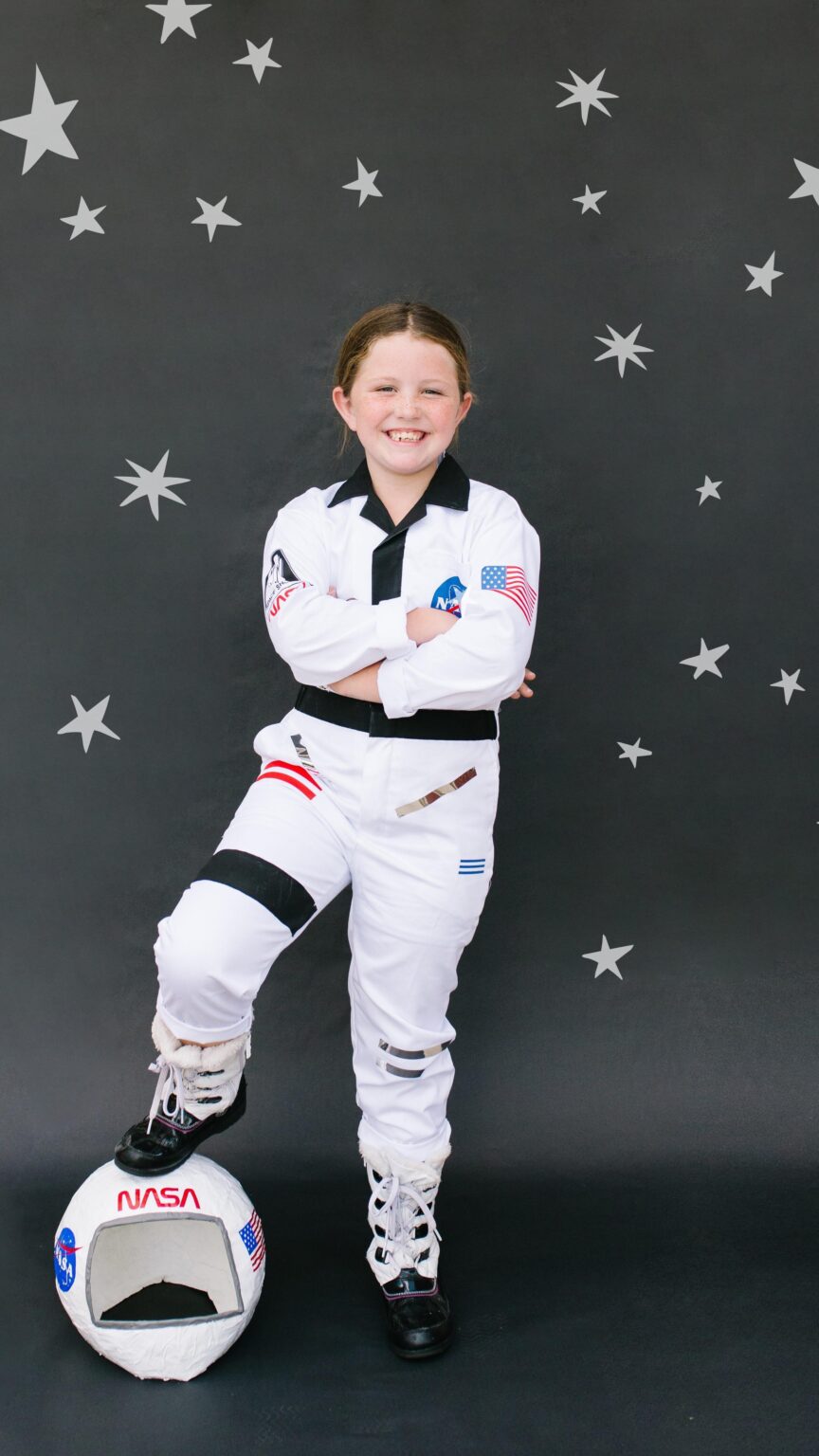 DIY Astronaut Costume for Halloween | The Pretty Life Girls