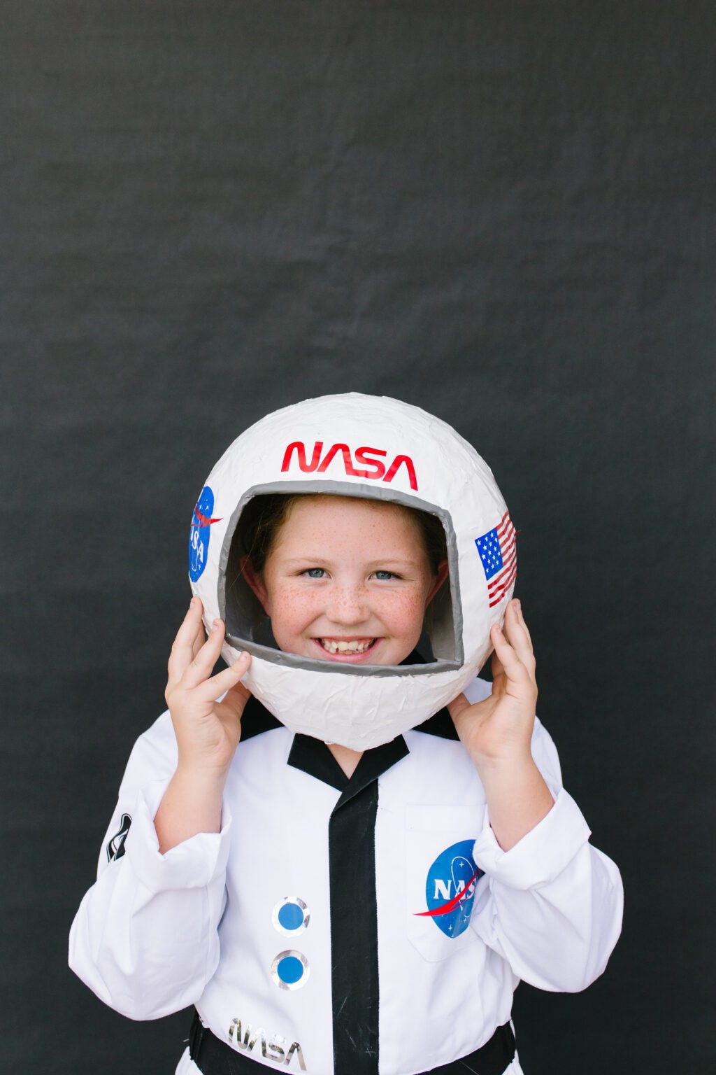 DIY Astronaut Costume for Halloween | The Pretty Life Girls