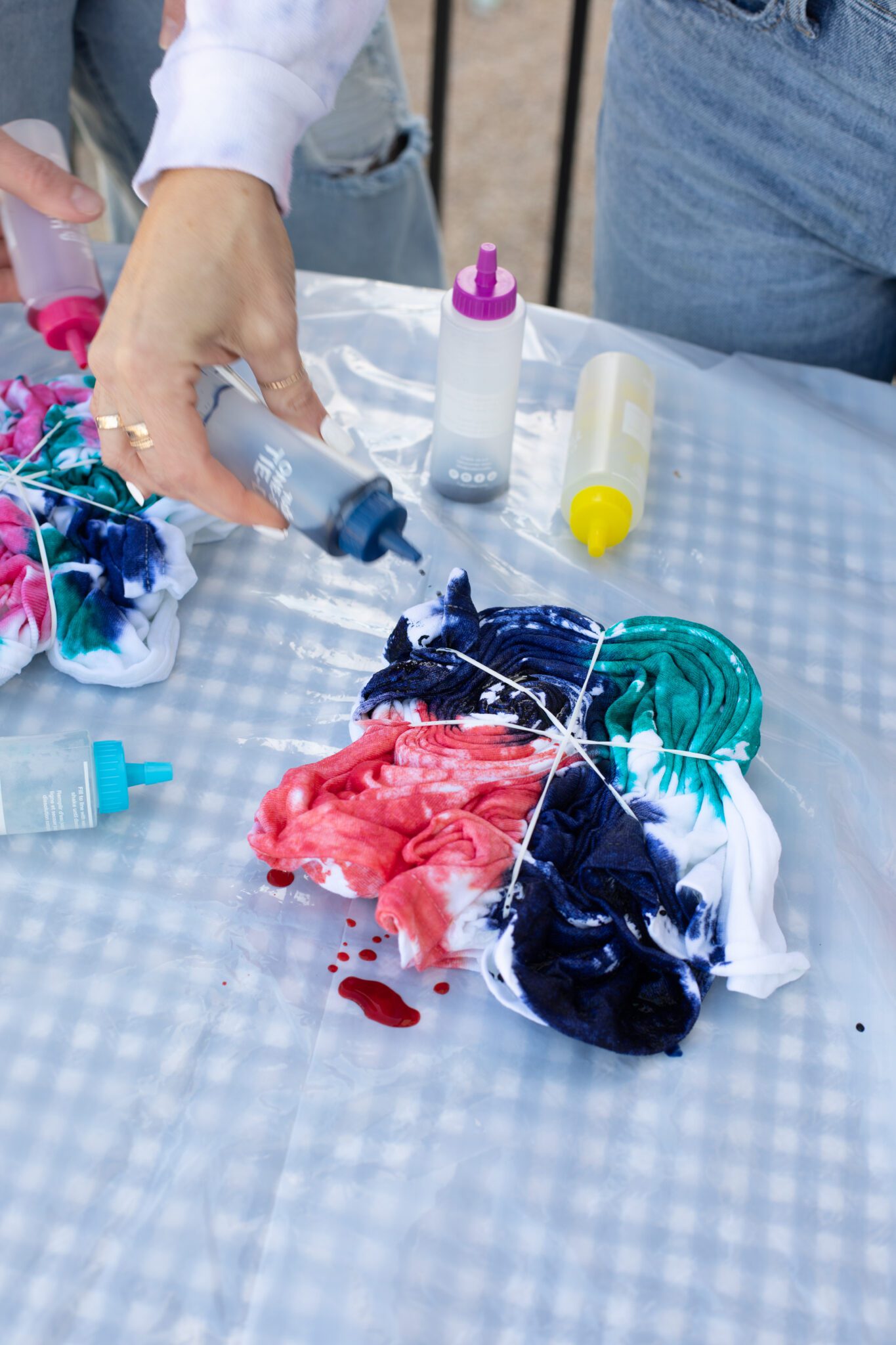 How to Tie Dye: Easy Steps for Beginners | The Pretty Life Girls