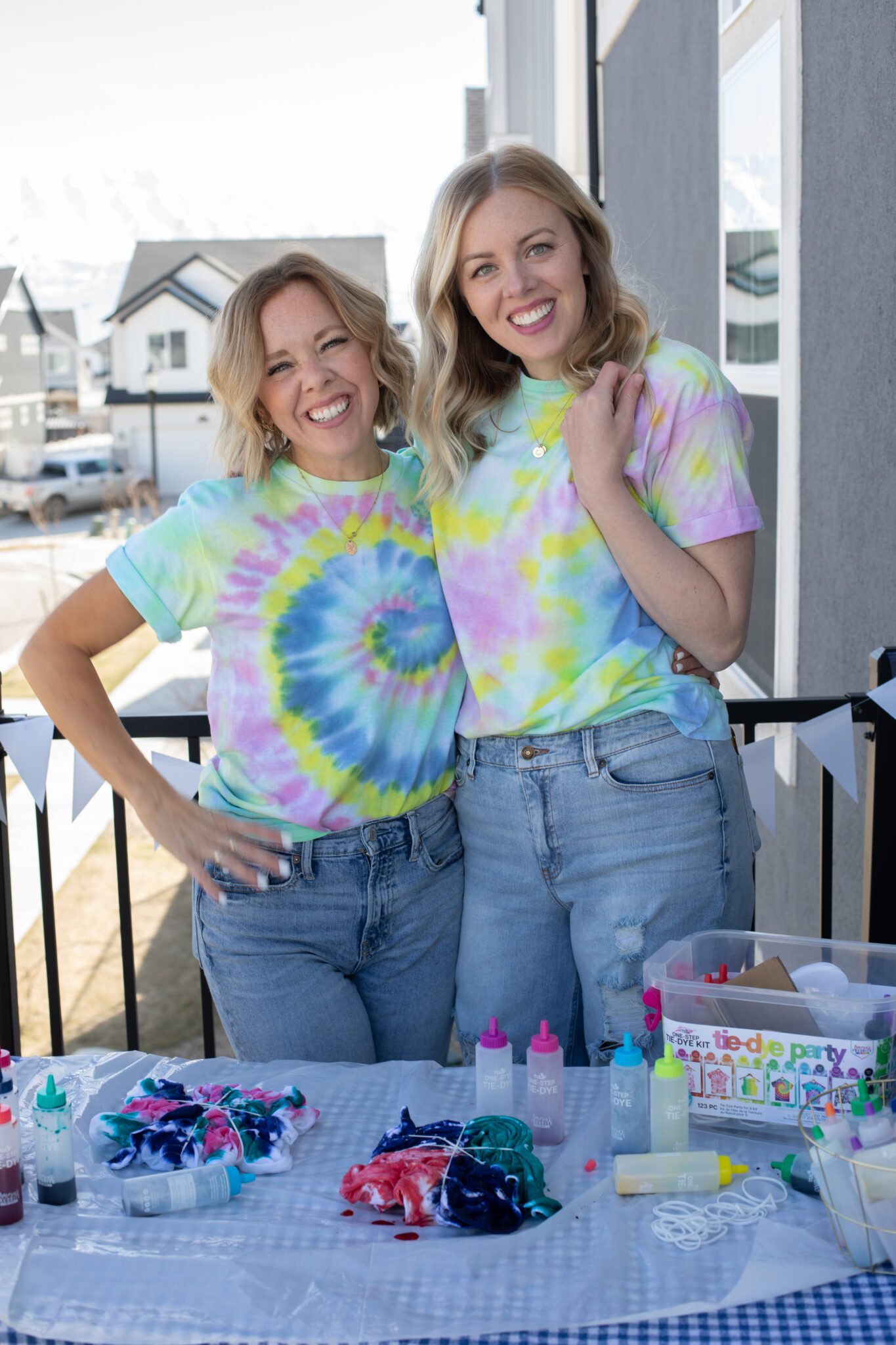How to Tie Dye: Easy Steps for Beginners | The Pretty Life Girls