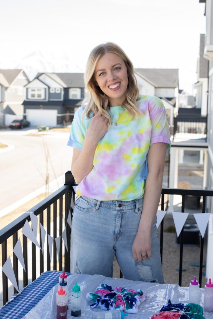 How to Tie Dye: Easy Steps for Beginners | The Pretty Life Girls