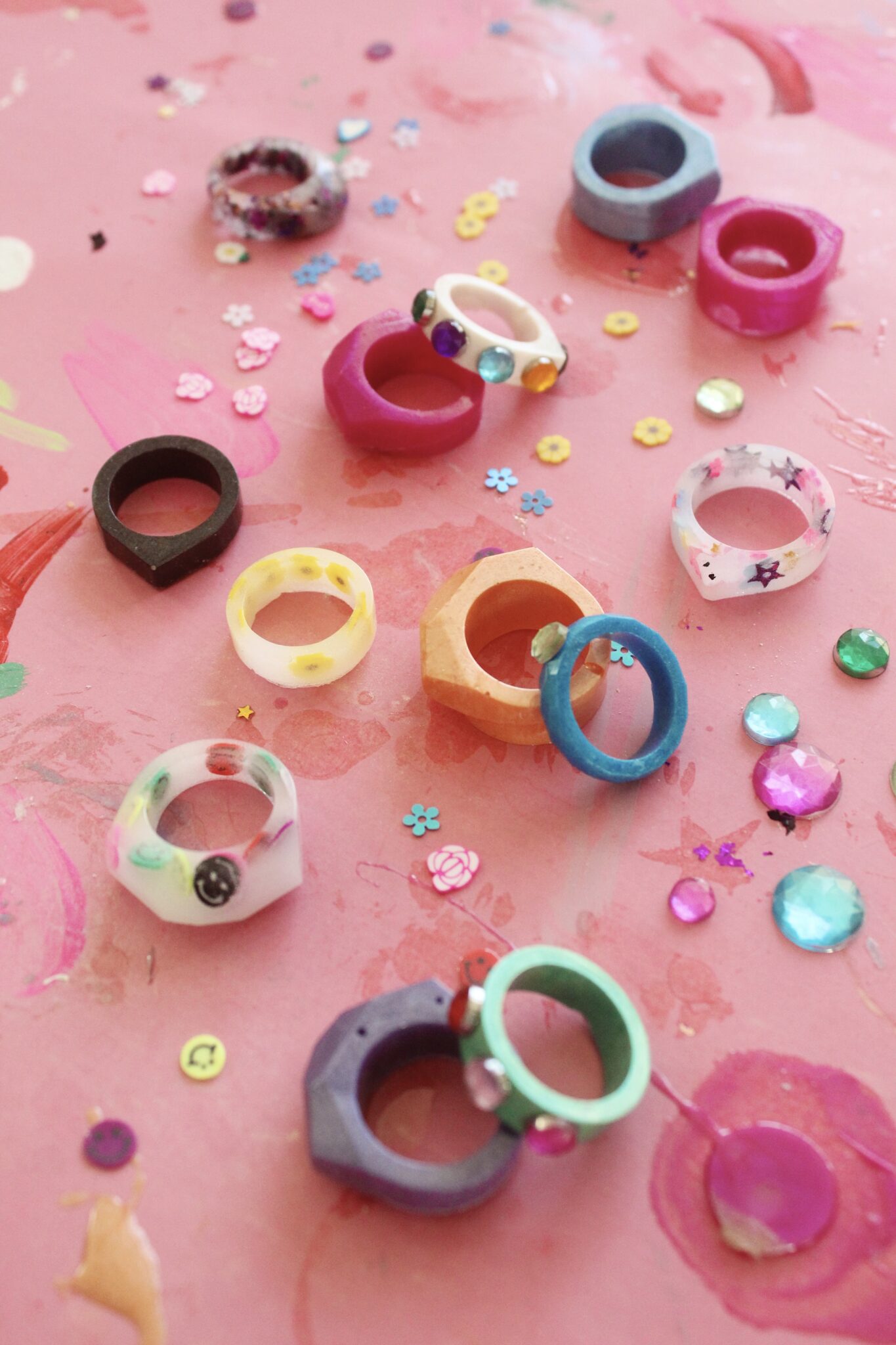 How to Make DIY Resin Rings | The Pretty Life Girls