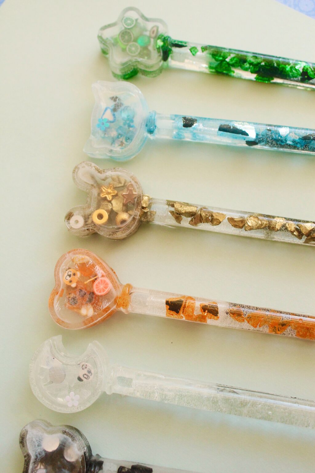 DIY Resin Pens with Shaker Top | The Pretty Life Girls