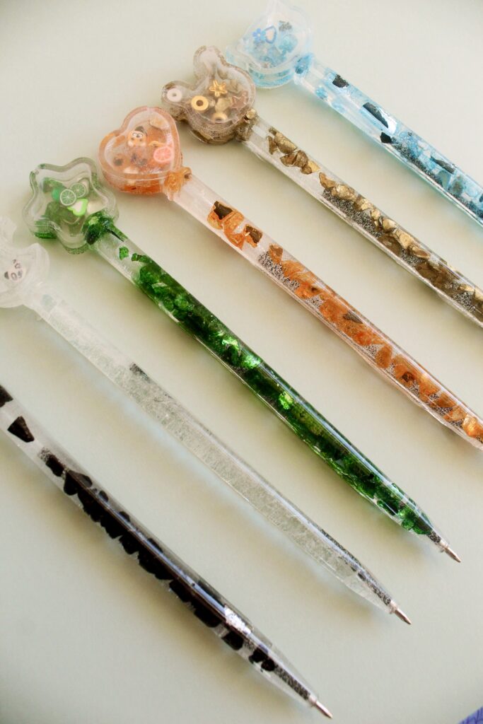 DIY Resin Pens with Shaker Top | The Pretty Life Girls
