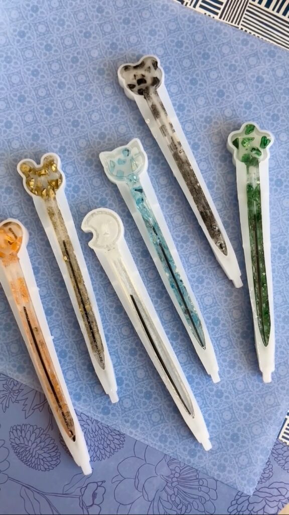 DIY Resin Pens with Shaker Top | The Pretty Life Girls