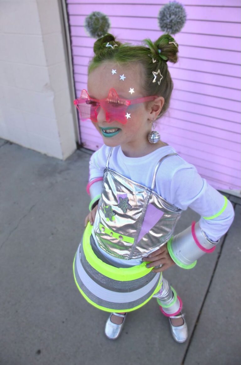 How To Make An Alien Costume | The Pretty Life Girls